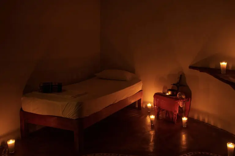 What is a Darkness Retreat? | BookRetreats